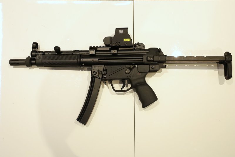 MKE T94 A2 mit B&T Schubschaft, Schalldämpfer, EOTech MP5 Kaliber: 9mm ...